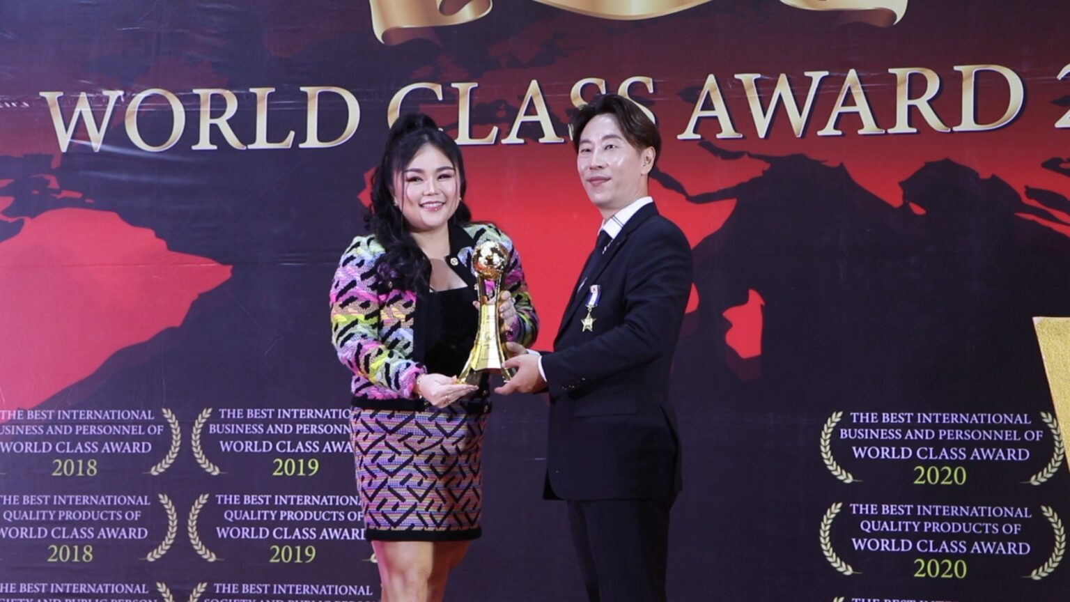 ยืนหนึ่ง! อาจารย์สอนธุรกิจออนไลน์ของไทย คุณสวย นัฐปสรณ์ คว้ารางวัลระดับ ...