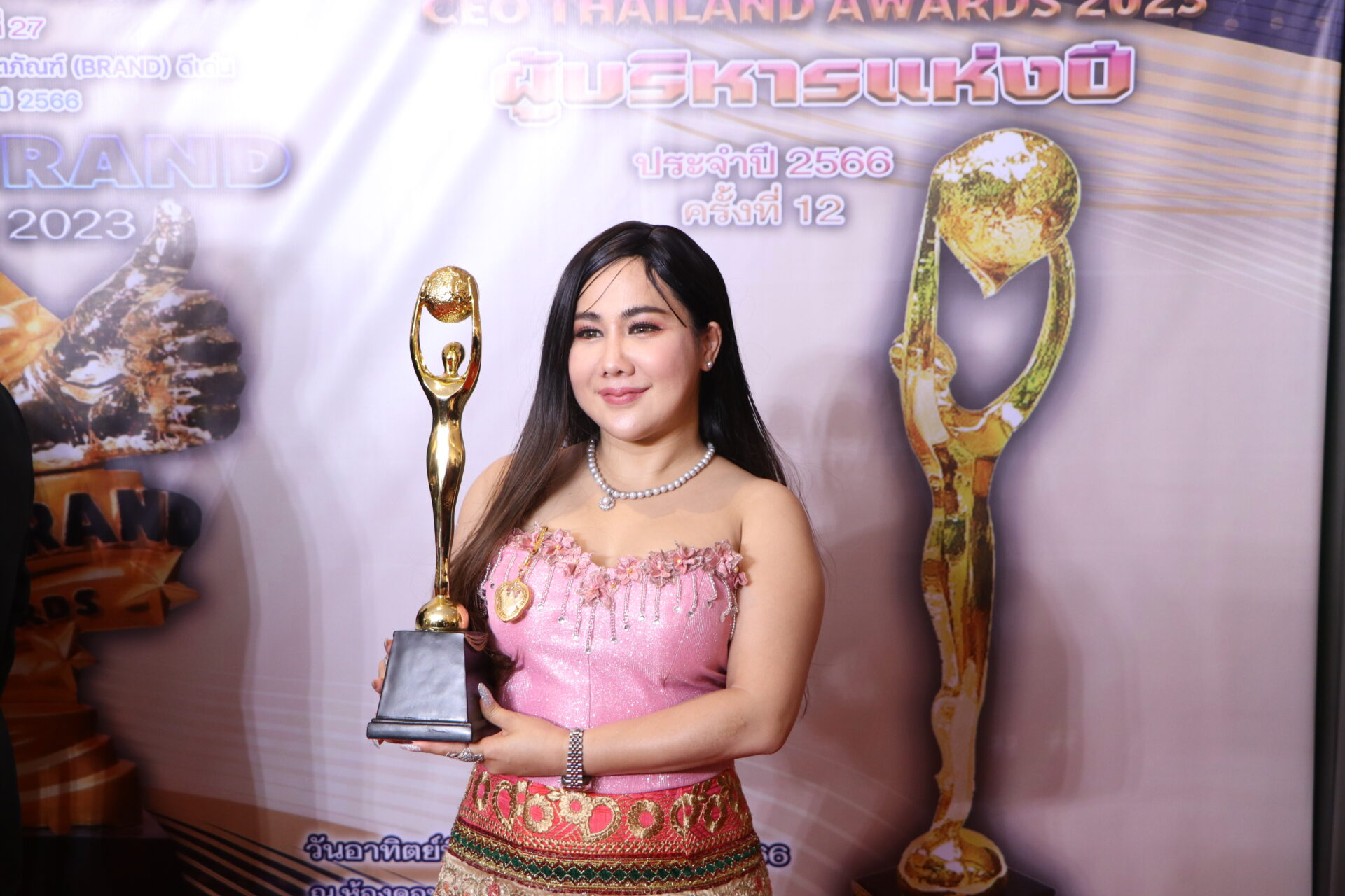 นักธุรกิจสาวไฟแรง! CHO CHO KHIN MAY SHAN คว้ารางวัลด้านผู้บริหารแห่งปี CEO THAILAND AWARDS 2023 ...