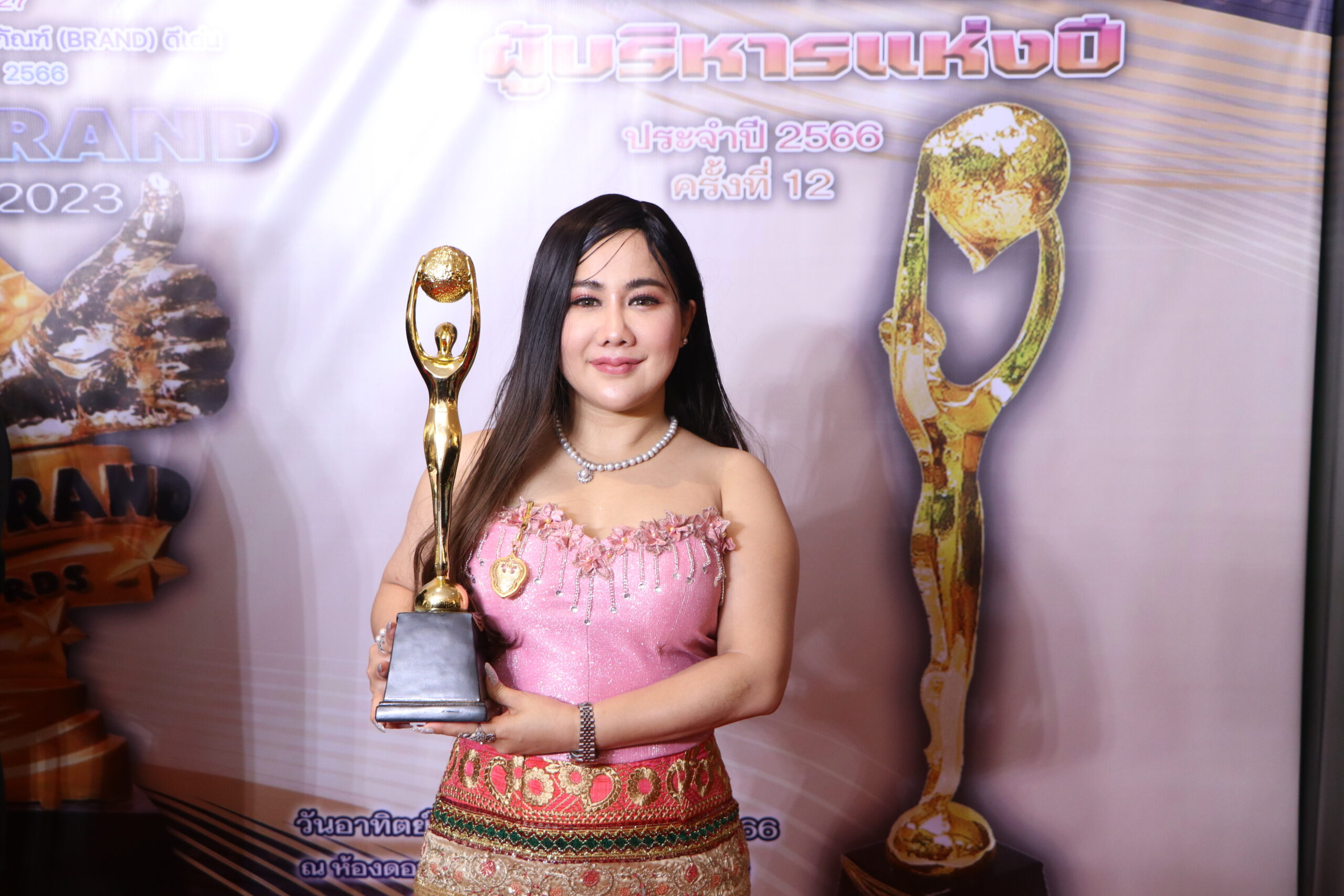 นักธุรกิจสาวไฟแรง! CHO CHO KHIN MAY SHAN คว้ารางวัลด้านผู้บริหารแห่งปี CEO THAILAND AWARDS 2023 ...
