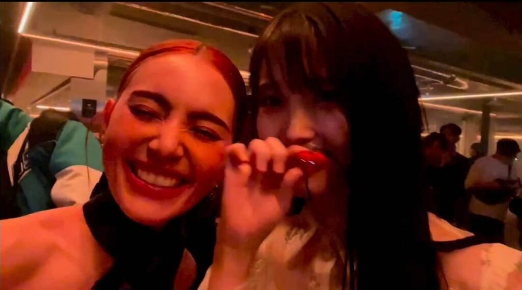 ฮือฮาข้ามประเทศ"ใหม่"ถูก"ไอยู"จุ๊บแก้ม - Siam108 ทุกข่าวสาร ทุกเรื่องราว ที่เป็นความจริง