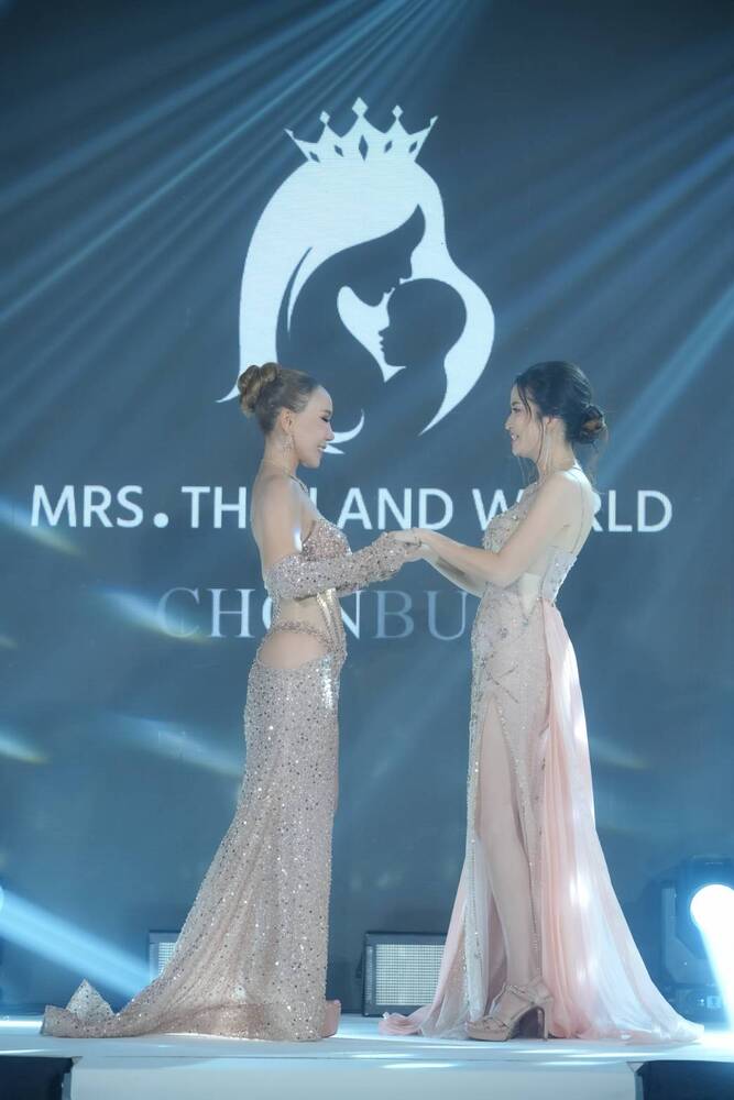 สมมง! อาทิตยา ไชยนา คว้าตำแหน่ง Mrs. Thailand World Chonburi 2025 ...